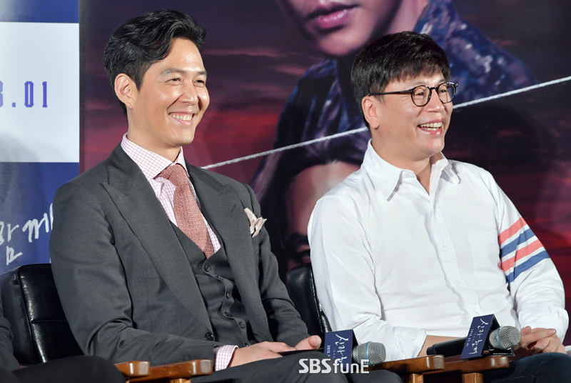 [e포토]이정재 김용화감독 즐거운 제작보고회 현장