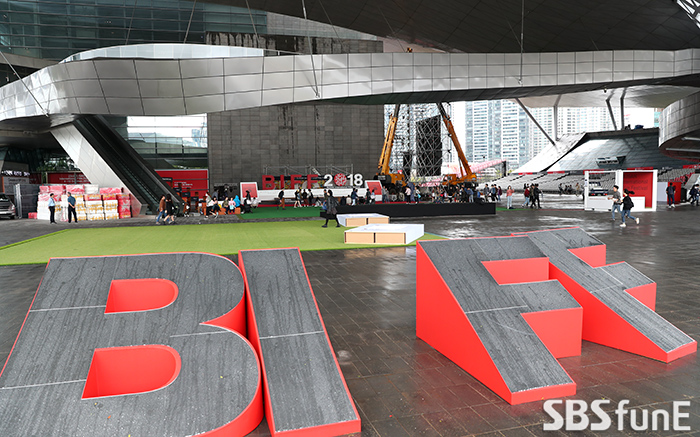 [23rd BIFF] 태풍 콩레이, 해운대 덮치다..BIFF 일정 취소 및 연기