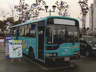 저공해 LPG버스 국산화 첫 선