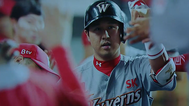 최정 연타석 투런포…SK, KIA 누르고 4위 복귀