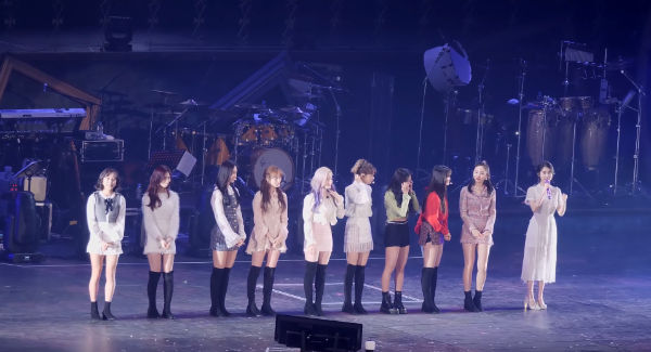 [SBS Star] VIDEO: IU Expresses Her Love for TWICE by Inviting the Group ...