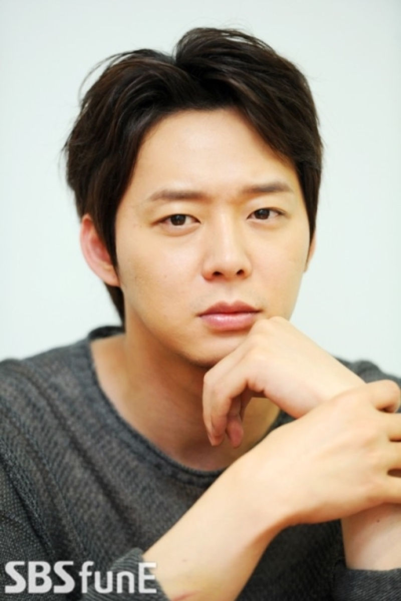 [SBS Star] Park Yu Chun Shares Photos from His New Profile Photo Shoot