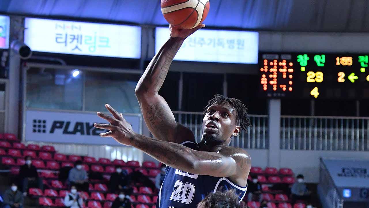 프로농구 KCC, 파죽의 11연승…LG에 38점 차 대승