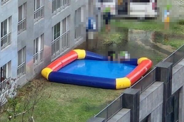 [Pick] 아파트 공용공간에 수영장 설치한 입주민…"무지한 행동 사과"