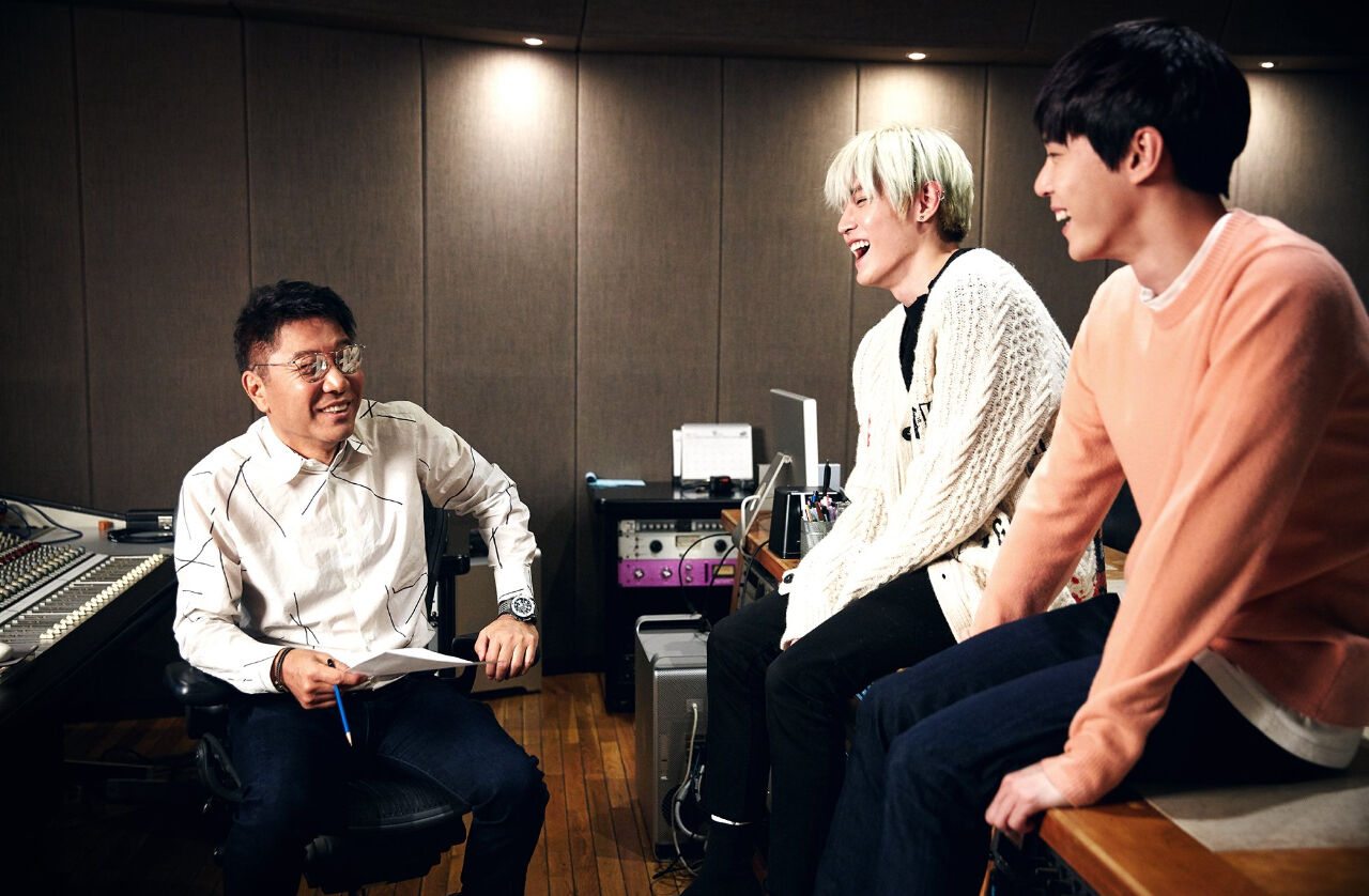 [SBS Star] SM Entertainment: Will Lee Soo-man Leave His Own Company?