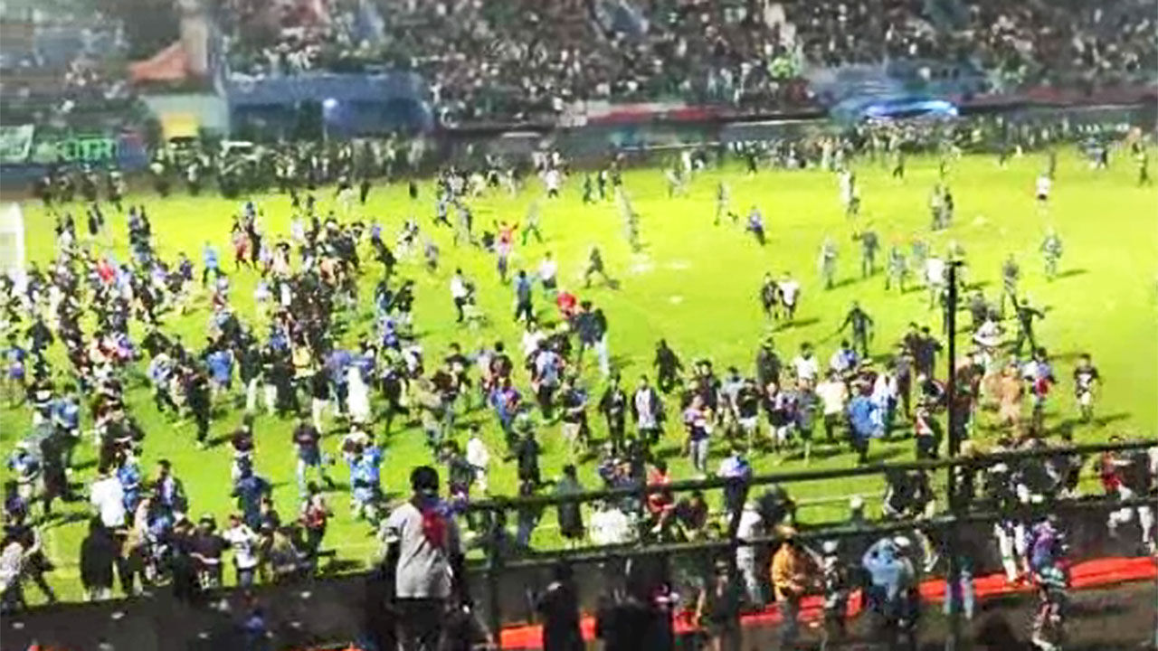 Indonesian soccer field riots '125 killed'... Authorities confuse ...