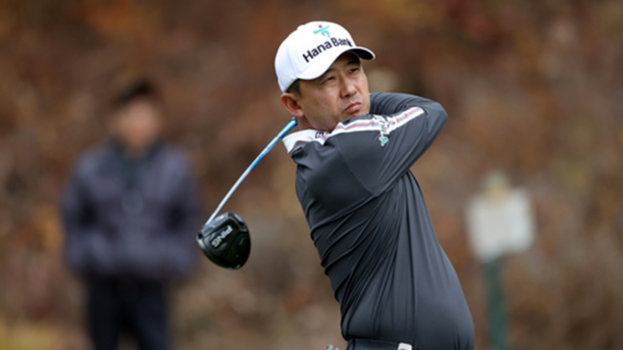 한승수, 코리안투어 54홀 최소타…KPGA 최종전 3R 선두