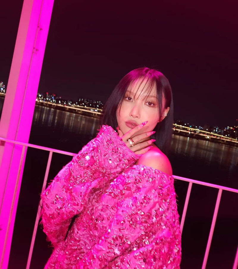 [SBS Star] Hwa Sa Reportedly in a 5-Year Relationship with a Non ...