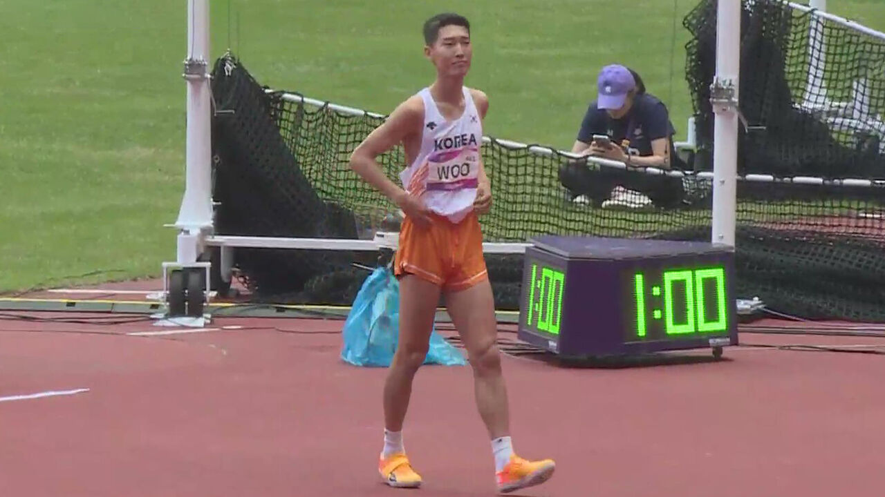 [항저우AG] 우상혁, 가볍게 날아올랐다…최진우는 "가자!" 외치며 극적 성공 (육상 남자 높이뛰기 예선)