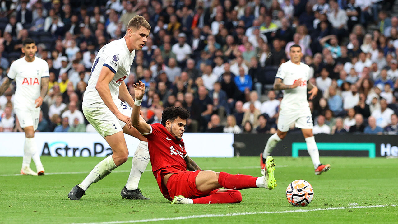 EPL 심판위원장 "VAR 의사소통 강화"