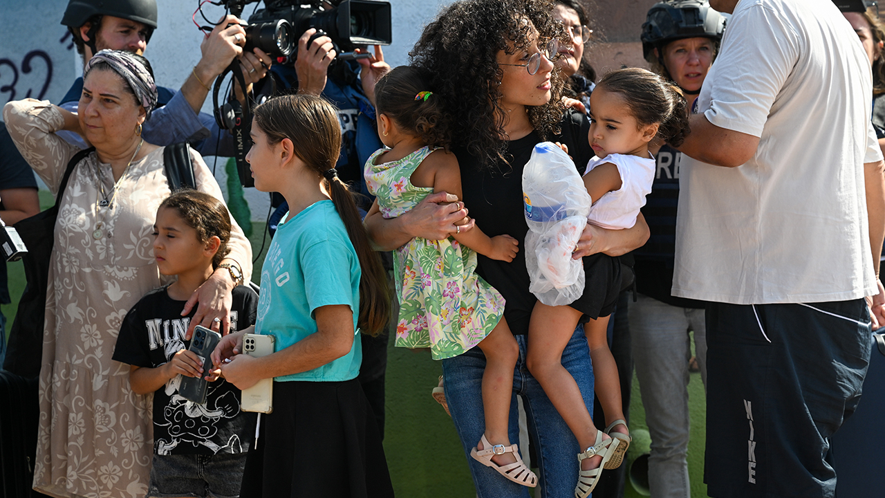 "가자지구 사망자 60%가 여성 · 어린이…이미 생지옥" WHO