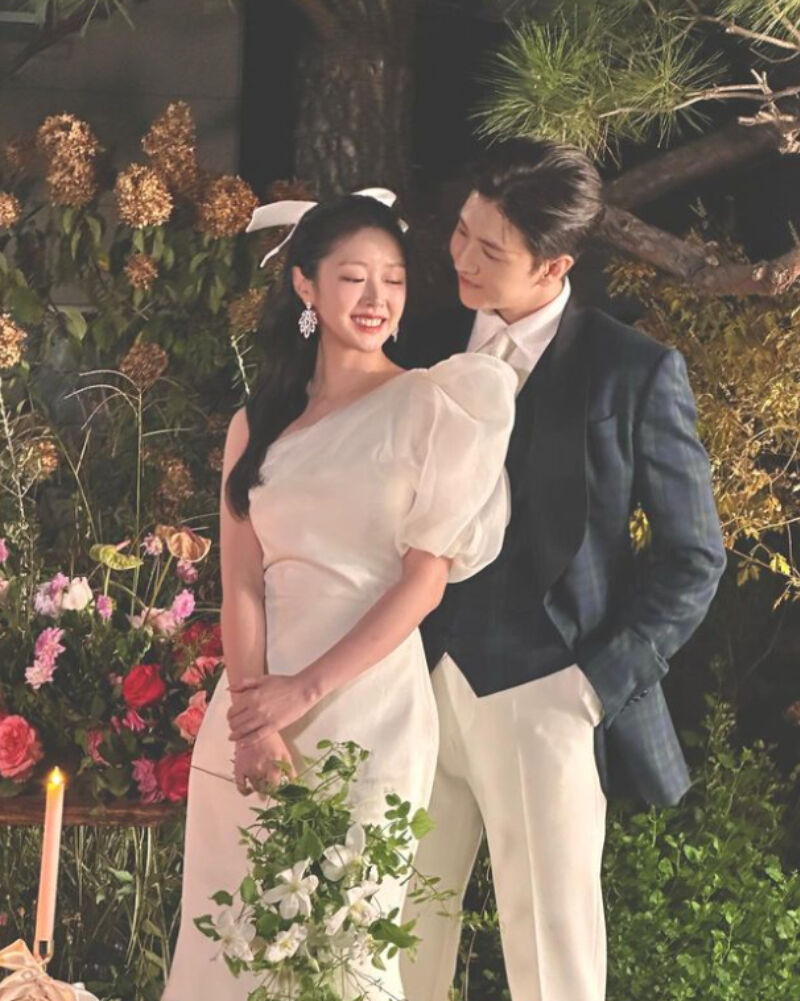 [SBS Star] MIMI ♥ Thunder Unveil Pre-Wedding Photos; DARA Gets Excited ...
