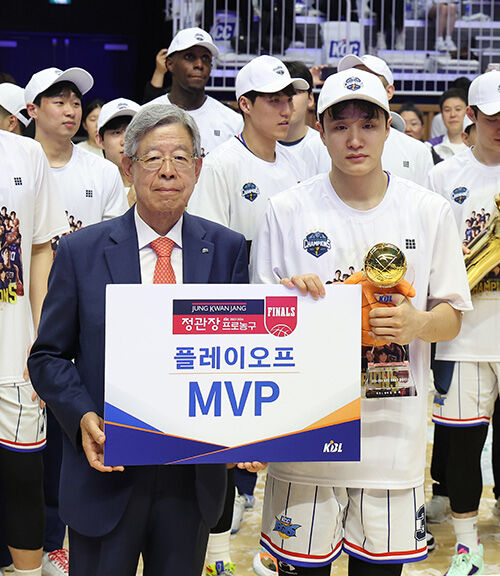 프로농구 KCC, 정규리그 5위 최초 챔프전 우승…MVP는 허웅