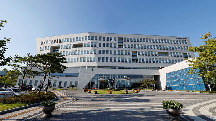 Over 230 Students and Staff Show Symptoms of Food Poisoning at ...