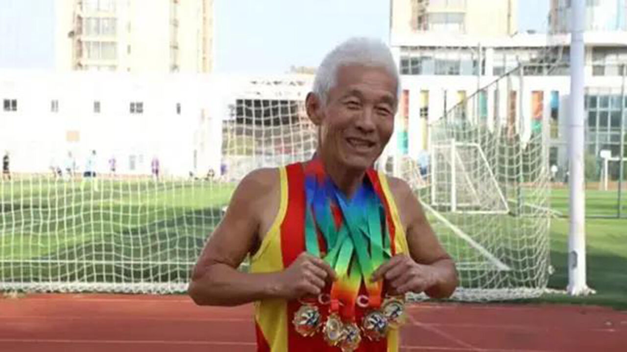 중국 71세 노인 100m 13.97초 주파…인터넷 스타로 급부상