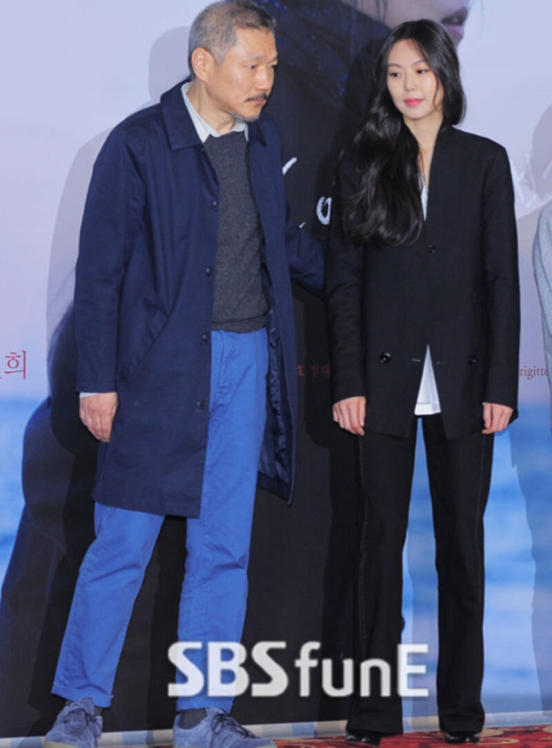 [SBS Star] '64' Hong Sang-soo Shows Affection for '42' Kim Min-hee at ...