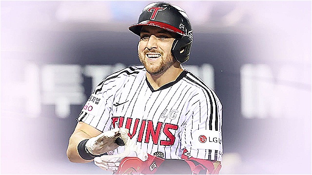 Austin Hits Solo Homer and Grand Slam to Lead LG to Victory
