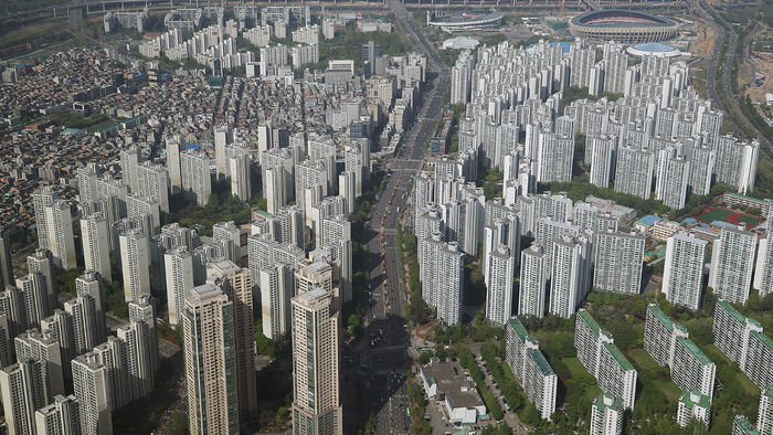 Polarized Outlook for Housing Business: Improvement in Seoul ...