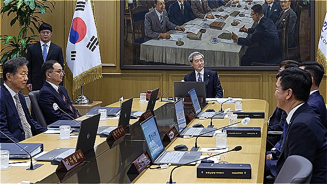 Some BOK Board Members Call for Preemptive Rate Hikes Amid Inflationary ...