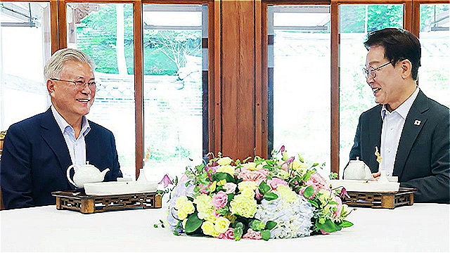 President Lee Jae-myung Holds Luncheon with Former President Moon Jae ...