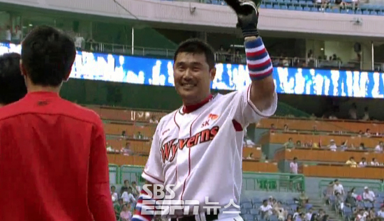 SBS 스포츠 골프 뉴스 : 전체뉴스 : [영상] SK 이호준 '기선제압 쓰리런 작렬' : SBS