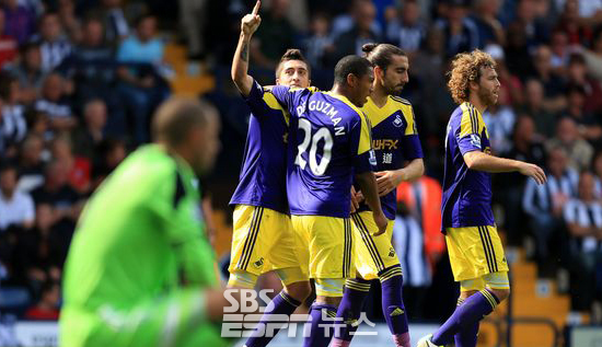 SBS 스포츠 골프 뉴스 : 전체뉴스 : [EPL 리뷰] '기성용 없는' 스완지, 웨스트 브롬에 2-0 완승 : SBS