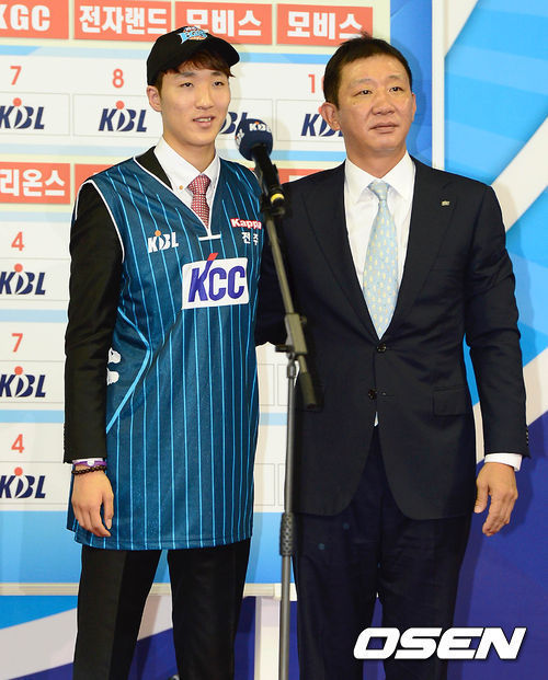 SBS Golf 뉴스 : 전체 뉴스 : 김종규, 2013 신인 1순위로 LG행… 김민구, 2순위로 KCC행(종합) : SBS Golf