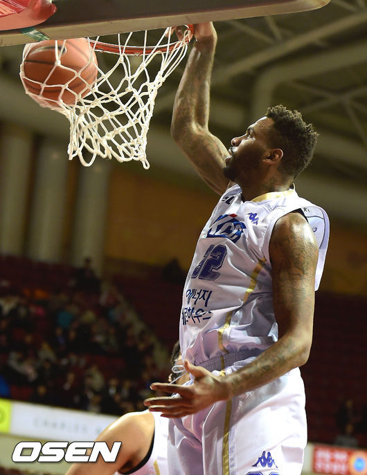 SBS 스포츠 골프 뉴스 : 전체뉴스 : 김태술 친정팀 울렸다…KCC 3연패 탈출 : SBS