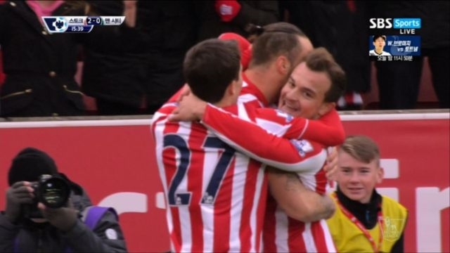 SBS 스포츠 골프 뉴스 : 전체뉴스 : [EPL 영상] '다시 한번 더!' 샤키리 도움, 아르나우토비치 추가골! : SBS