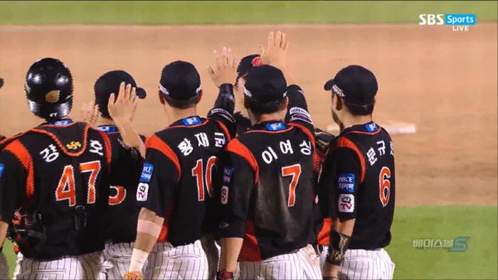 SBS 스포츠 골프 뉴스 : 전체뉴스 : [KBO] ‘10회 2득점’ 롯데, 연장 접전 끝 한화 제압 : SBS