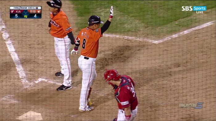 SBS Golf 뉴스 : 전체 뉴스 : [KBO] '정근우 끝내기' 한화, KIA와 최종전서 6-5 짜릿한 역전승 : SBS Golf