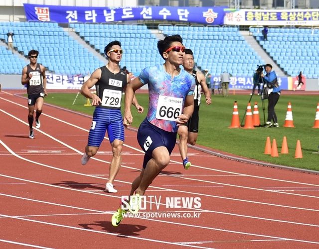 SBS 스포츠 골프 뉴스 : 전체뉴스 : 김국영, 전국체전 육상 200m 결선서 '20초90' 우승…2관왕 : SBS