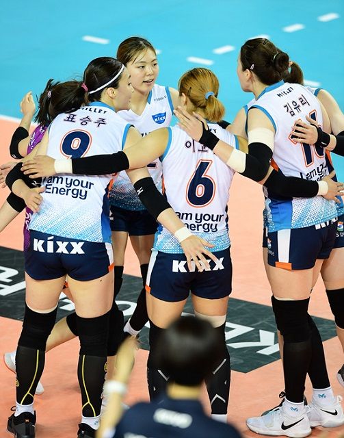 SBS Golf 뉴스 : 전체 뉴스 : [KOVO컵] '이소영 맹활약' GS칼텍스, IBK기업은행 꺾고 4강 안착 : SBS Golf