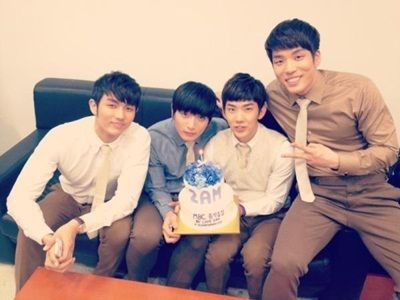 2AM 창민, 멤버들과 다정샷 공개.. "대박내자"