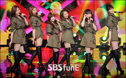 [E포토]새롭게 돌아온 롱다리 미녀가수 LPG