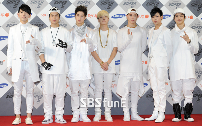 2014 SBS 가요대전 SUPER5 : 가요대전 뉴스 : [E포토]2014년을 뒤 흔든 신인 GOT7 : SBS