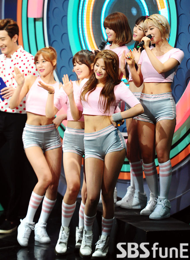 [E포토]AOA, 포인트 안무 함께 해봐요∼