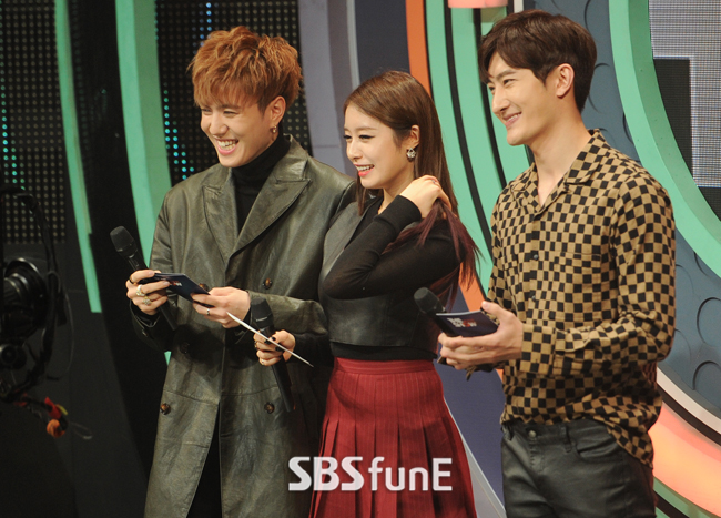 [E포토]가을 분위기 물씬 풍기는 3MC