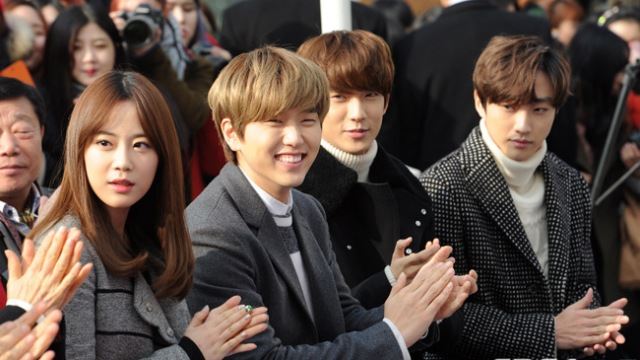 [E포토]허영지-B1A4, 'K-STAR 로드 조성 축하해요∼'