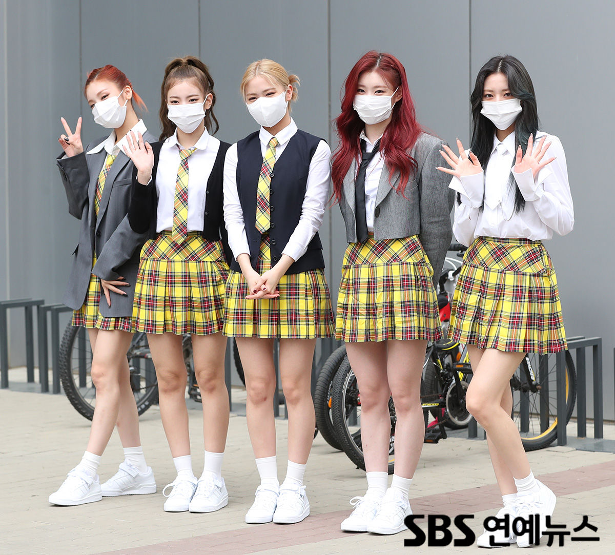 [펀펀한 현장] ITZY, '예쁨 있지' 교복 패션도 찰떡