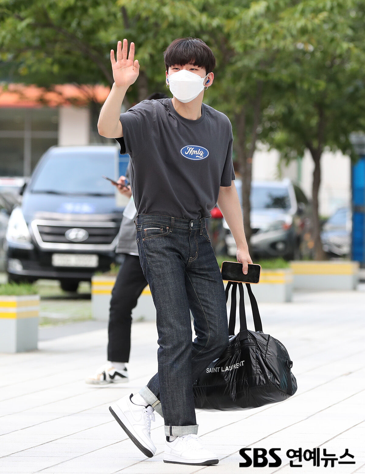 [e포토] 몬스타엑스 기현 반가운 손인사