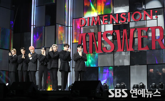 [Throwback] ENHYPEN Pose at ‘DIMENSION : ANSWER’ Media Showcase