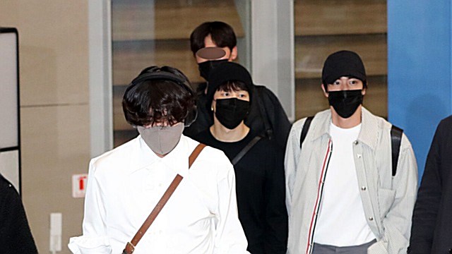 [Throwback] BTS' V Goes All-White as Group Returns From U.S. Shows