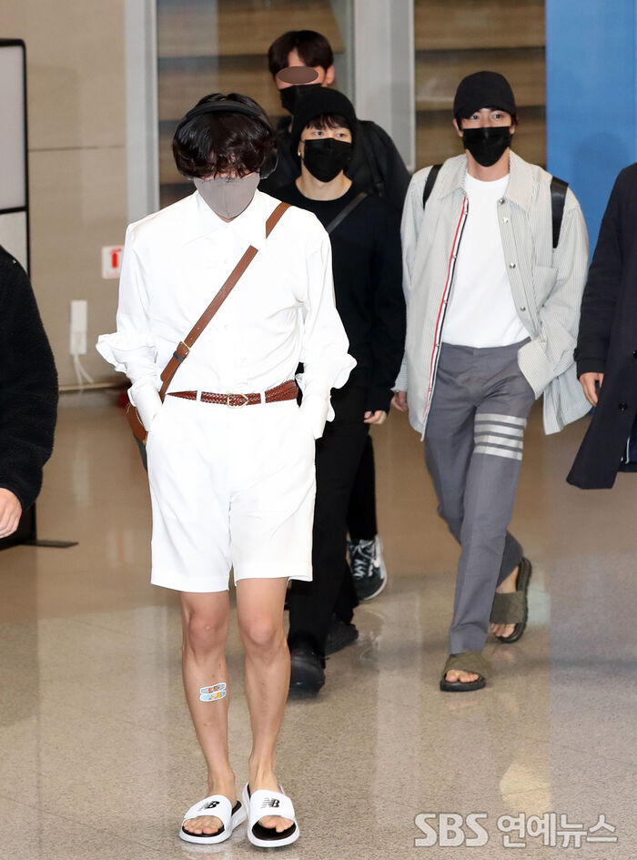 [Throwback] BTS' V Goes All-White as Group Returns From U.S. Shows
