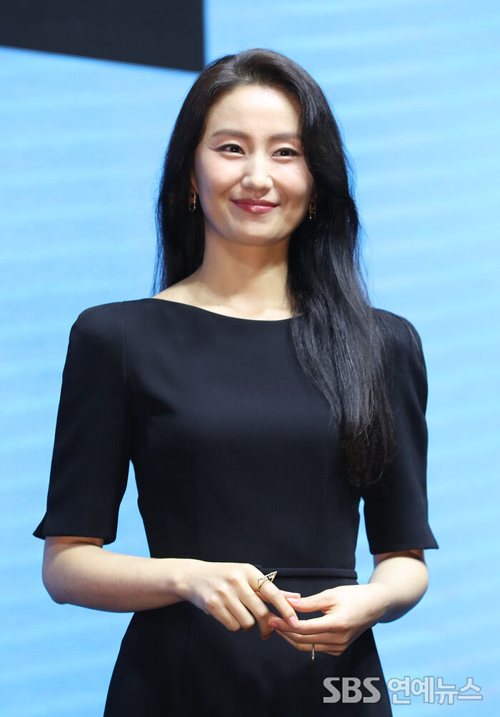 [Throwback] Kim Sojin Stuns With an Elegant Smile