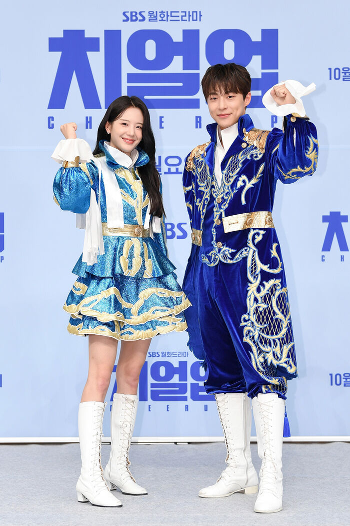 [Throwback] Jang Gyuri and BAE IN HYUK Lead Yeonhee U Cheer Squad in ...