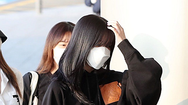 [Throwback] TWICE's MINA Lets Her Curtain Bangs Steal the Spotlight