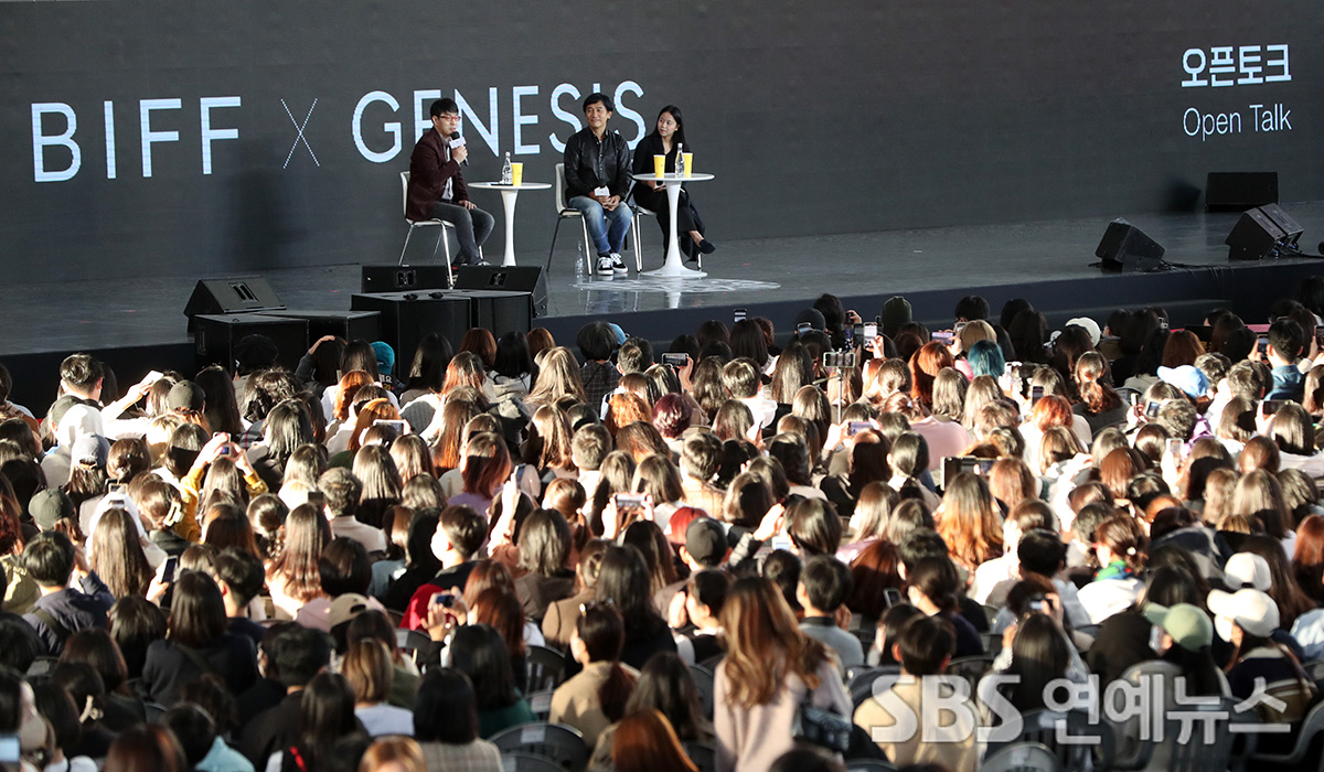 [27th BIFF] 양조위 등장에 팬들로 가득찬 영화의전당