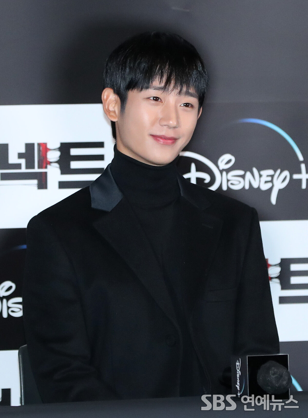 [E포토] 정해인, '추위도 녹이는 부드러운 미소'