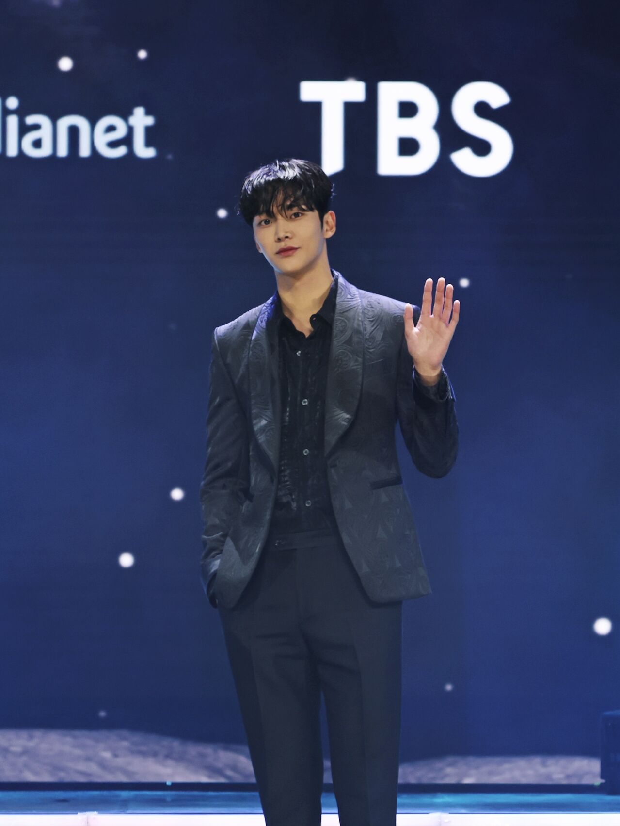 '더 아이돌 밴드' MC 로운 "내 진행 실력 누가 될까 걱정…예쁘게 봐달라"